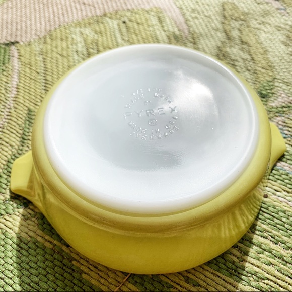Pyrex | Kitchen | Vintage Pyrex Yellow Round Glass Casserole Dish ...
